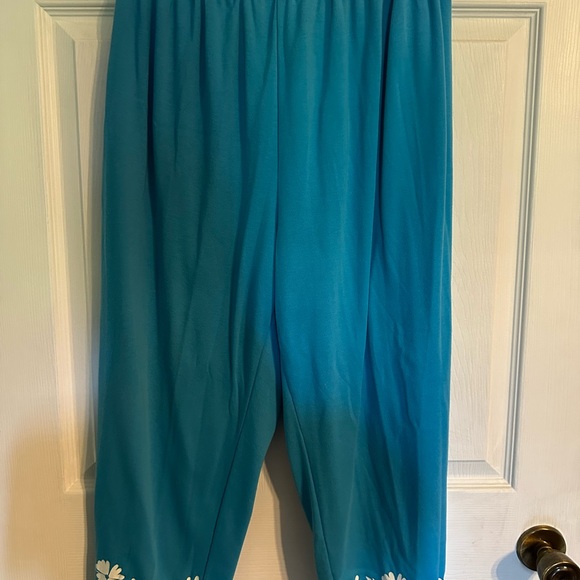 Source Unknown | Pants & Jumpsuits | Source Unknown Blue Capris With ...